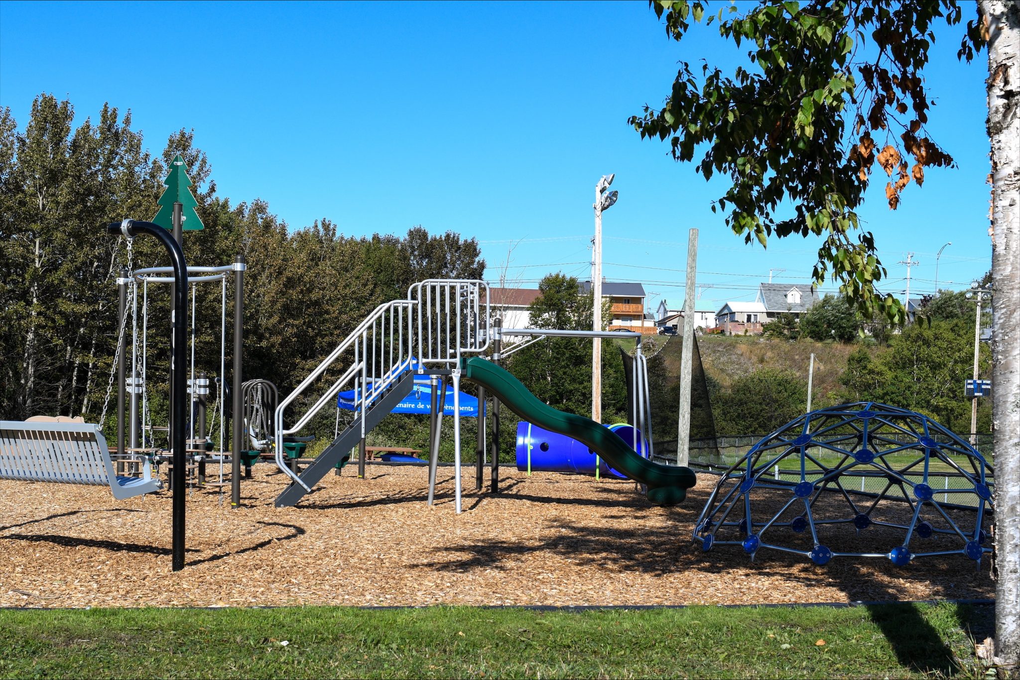 Nouvelle aire de jeux à Petit-Cap | Le Soir Gaspésie