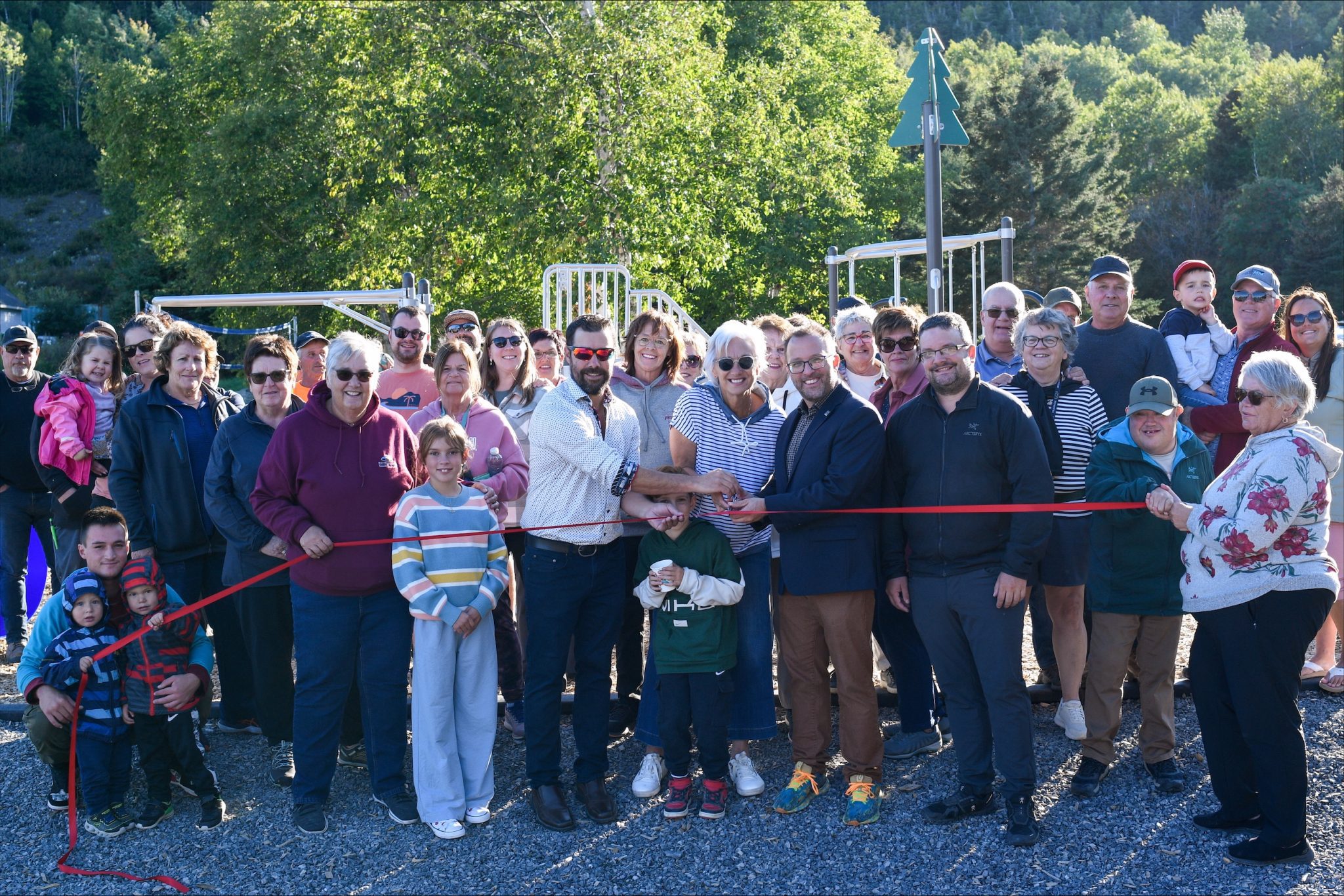 Nouvelle aire de jeux à Petit-Cap | Le Soir Gaspésie